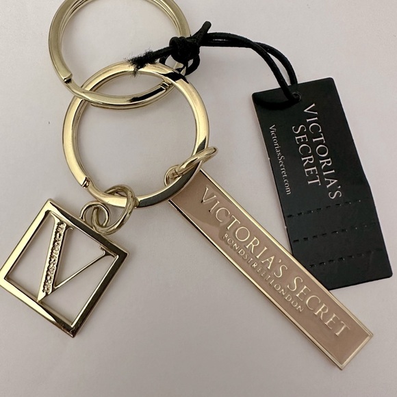 Victoria's Secret | Accessories | Victorias Secret Nwt Logo Charm ...
